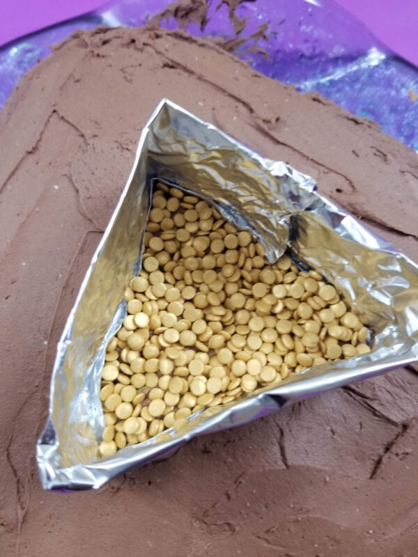 Purim Cake that's insanely easy to make! - Jewish Moms & Crafters