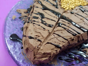 Purim Cake that's insanely easy to make! - Jewish Moms & Crafters