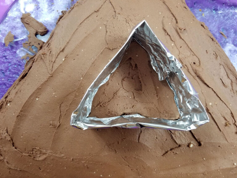 Purim Cake that's insanely easy to make! - Jewish Moms & Crafters