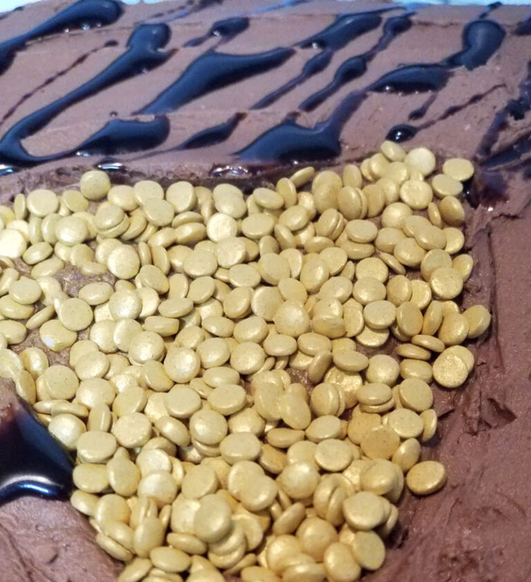 Purim Cake that's insanely easy to make! - Jewish Moms & Crafters