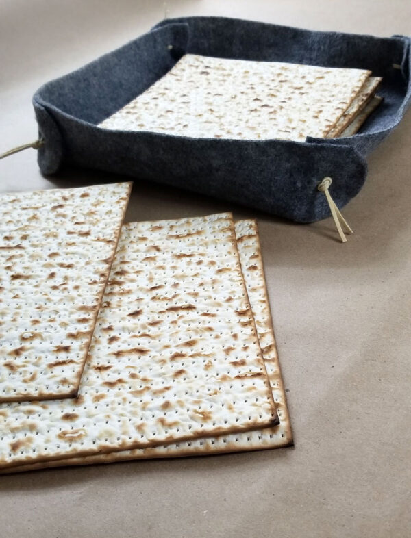 DIY Matzah Tray from Felt - Jewish Moms & Crafters