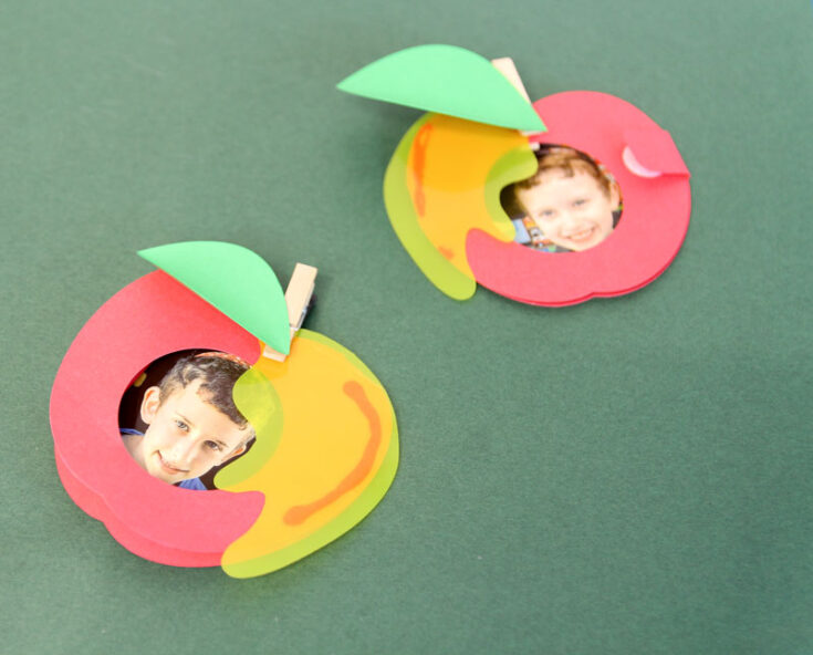 Apple Card Craft for Kids - Jewish Moms & Crafters