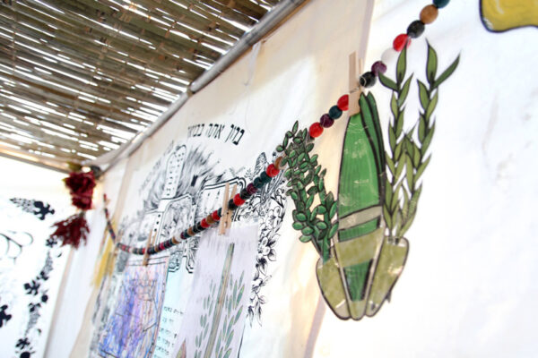 Hanging Kids Sukkah Decorations on a DIY Chain