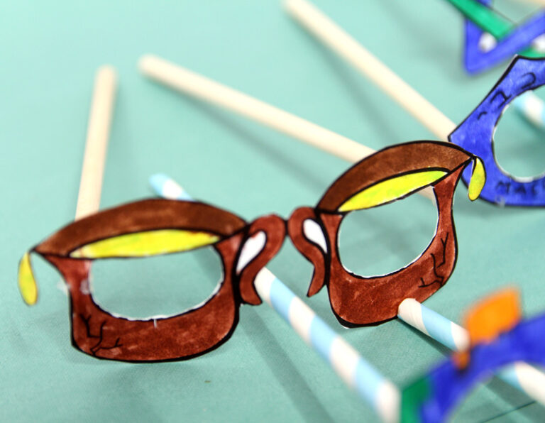 Paper Glasses Craft for Hanukkah - Jewish Moms & Crafters