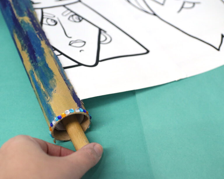 Megillah Craft for Kids - Jewish Moms & Crafters