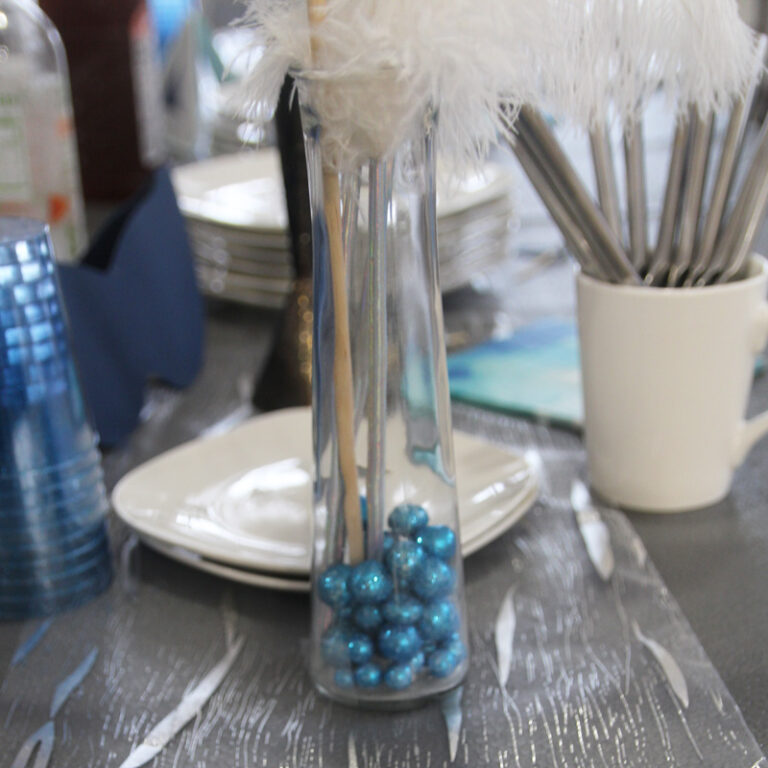 Purim Tablescape + Decoration Ideas - Jewish Moms & Crafters