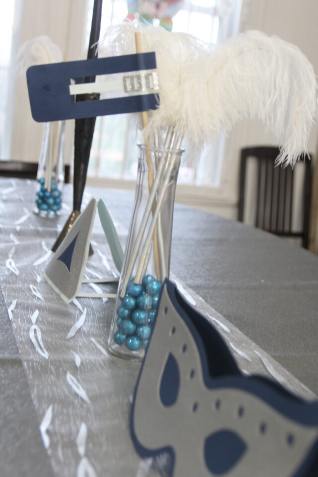 Purim Tablescape + Decoration Ideas - Jewish Moms & Crafters