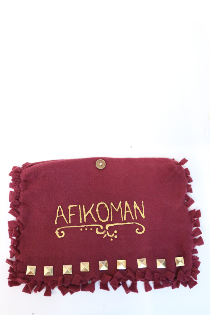 No Sew Afikoman Bag Craft - Jewish Moms & Crafters