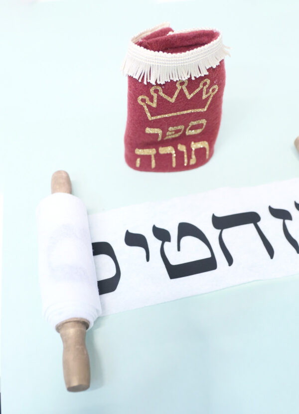 Toy Torah DIY from Felt - Jewish Moms & Crafters