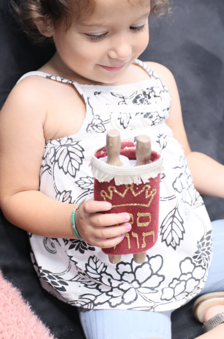 Toy Torah DIY from Felt - Jewish Moms & Crafters