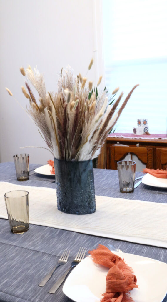 Passover Seder Tablescape - Jewish Moms & Crafters