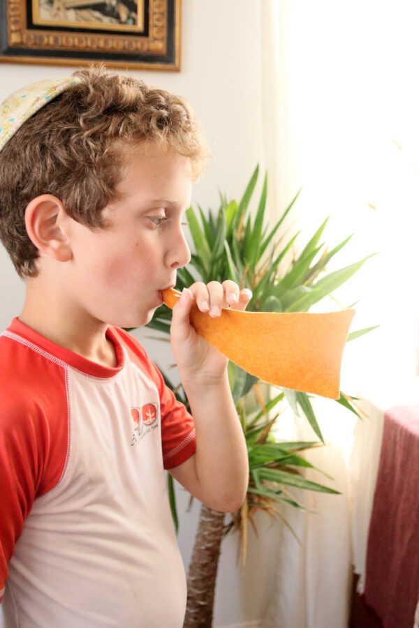 DIY Felt Shofar Craft - Jewish Moms & Crafters