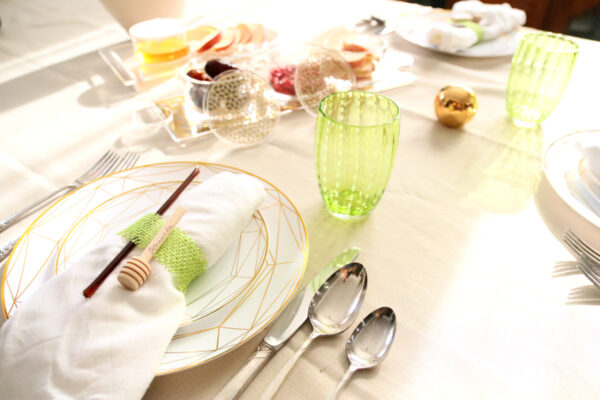 Rosh Hashanah Tablescape - Decor & Gift Ideas! - Jewish Moms & Crafters