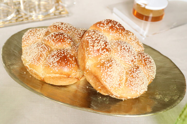 Rosh Hashanah Tablescape - Decor & Gift Ideas! - Jewish Moms & Crafters