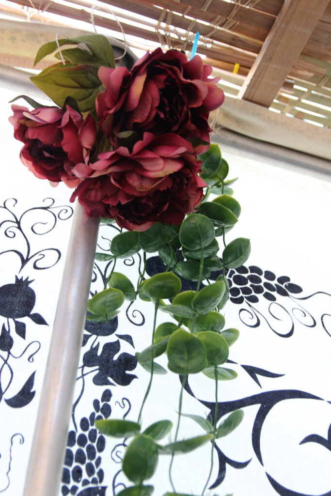 25+ Sukkah Decorations You'll Fall in Love With - Jewish Moms & Crafters