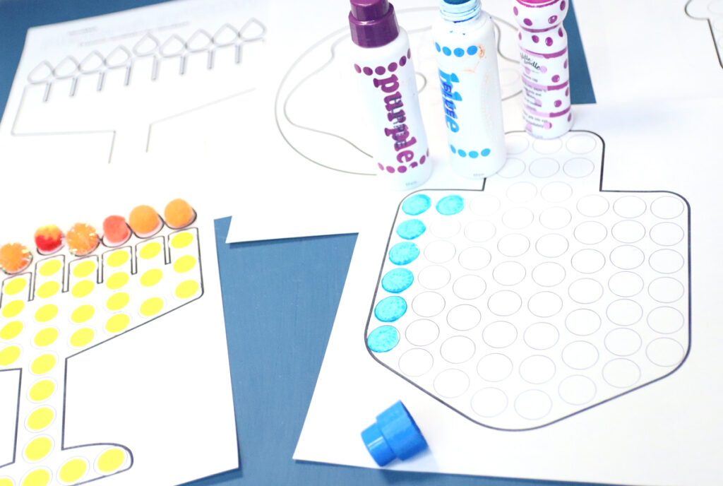 Hanukkah Preschool Craft - Dot Art! - Jewish Moms & Crafters