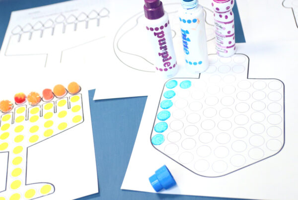 Hanukkah Preschool Craft - Dot Art! - Jewish Moms & Crafters