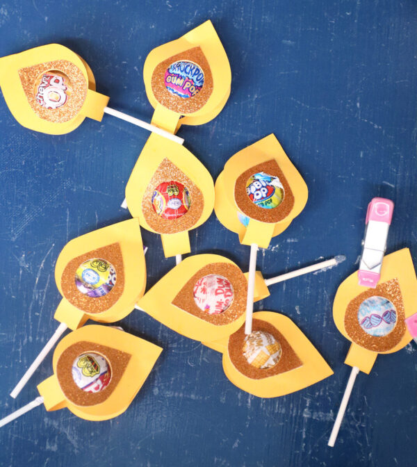 Lolly Menorah Chanukah Centerpiece - Jewish Moms & Crafters