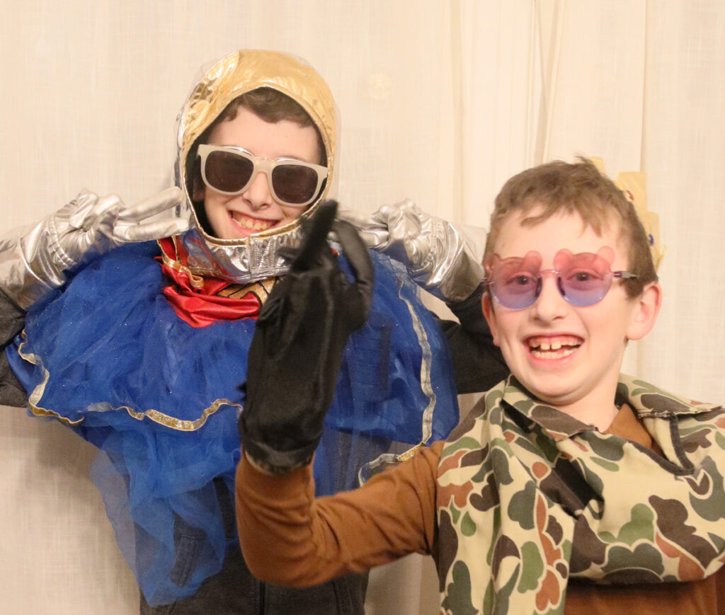 Purim Carnival Booth Ideas - Jewish Moms & Crafters