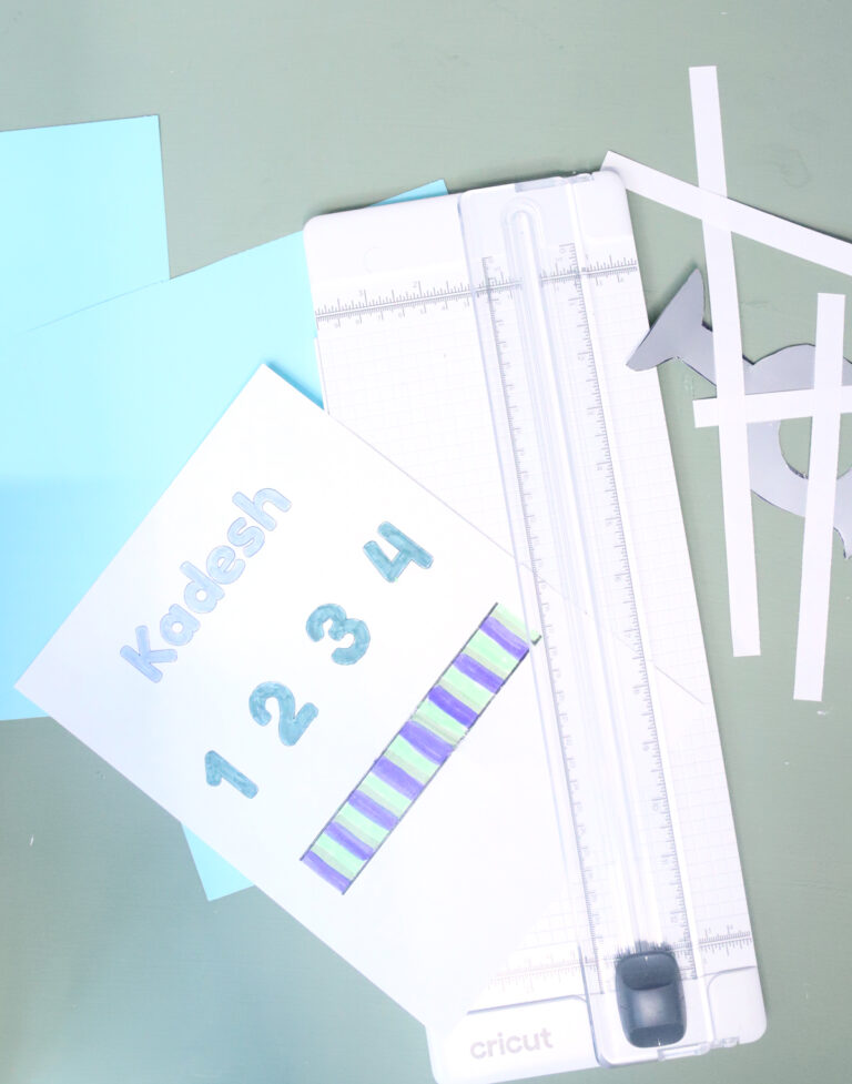 Kids' Interactive Haggadah Craft Template - Jewish Moms & Crafters