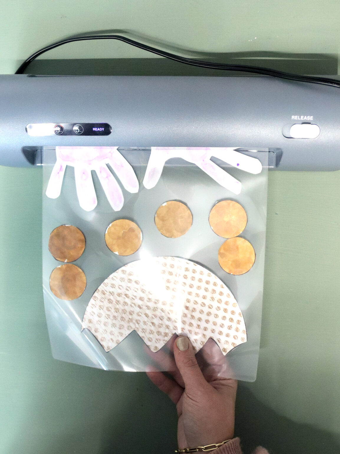 Kids' Interactive Haggadah Craft Template - Jewish Moms & Crafters