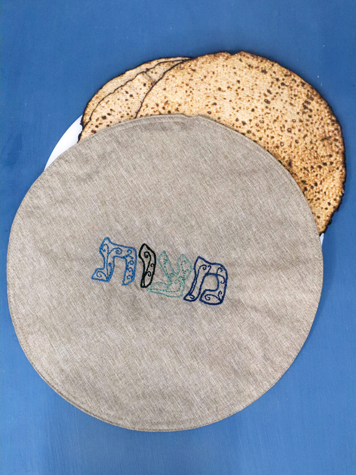 DIY Embroidered Matzah Cover Craft - Free pattern - Jewish Moms & Crafters