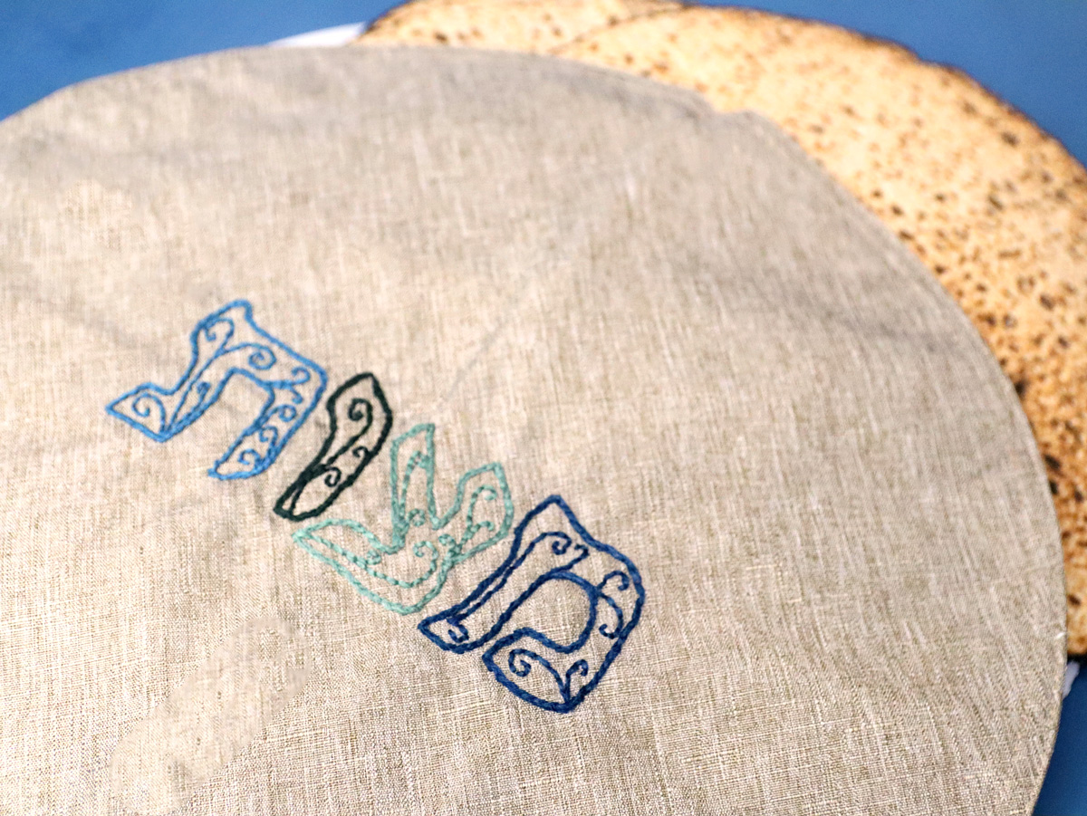 DIY Embroidered Matzah Cover Craft - Free pattern - Jewish Moms & Crafters