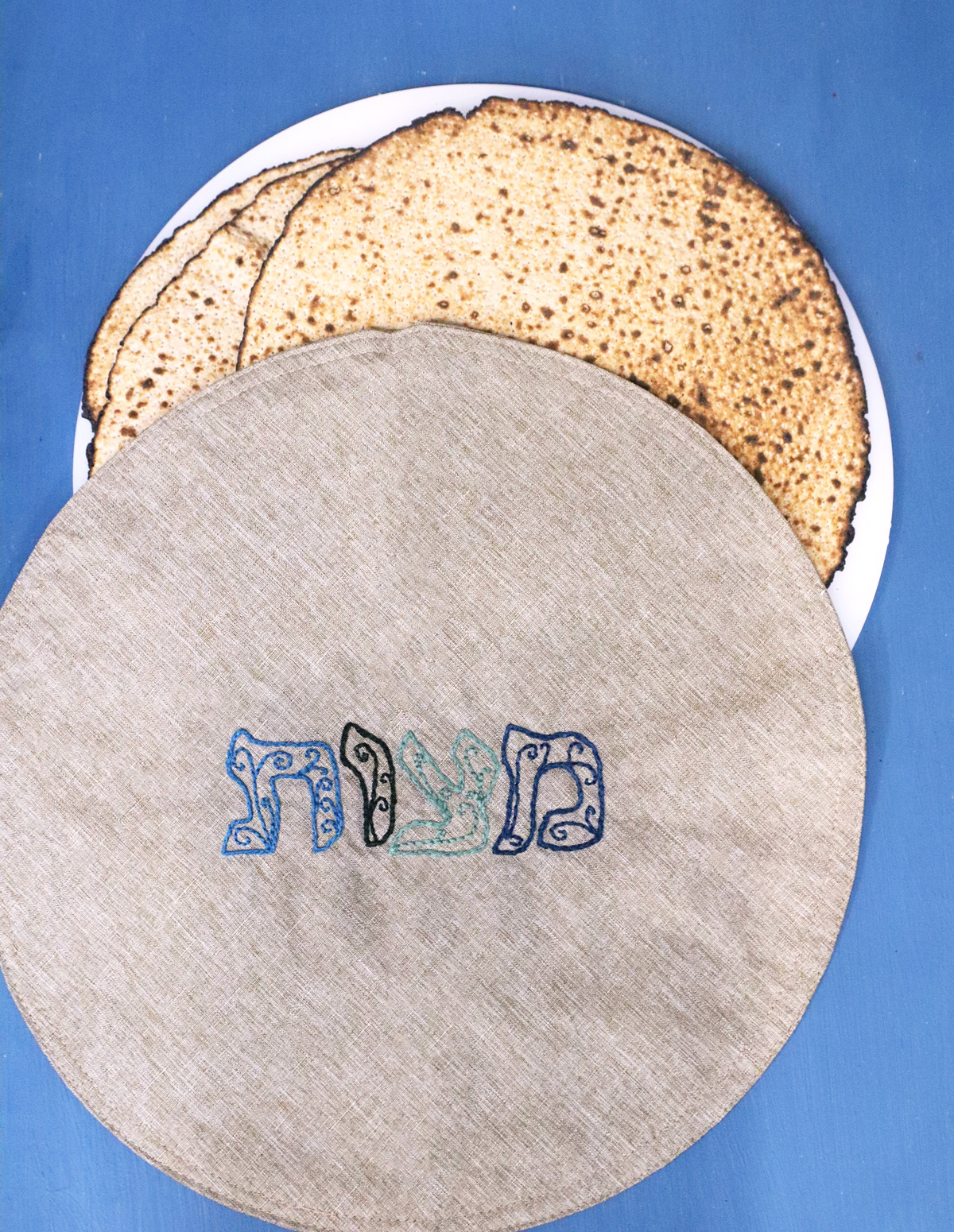 DIY Embroidered Matzah Cover Craft - Free pattern - Jewish Moms & Crafters