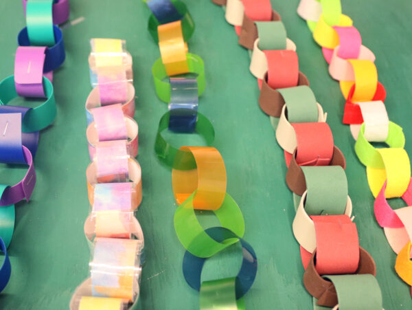 Sukkot Paper Chains - 5 Ideas for Waterproof Decorations - Jewish Moms ...