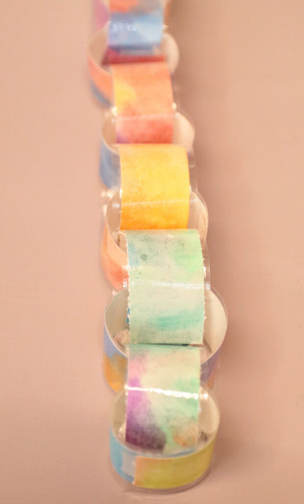 Sukkot Paper Chains - 5 Ideas for Waterproof Decorations - Jewish Moms ...