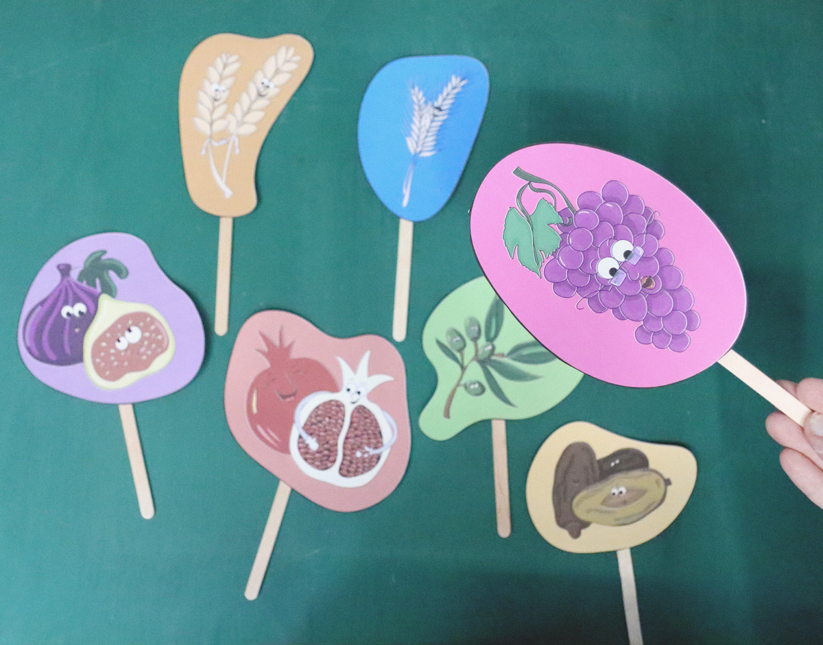 Shivat Haminim Puppets Craft (Perfect for Tu B'Shvat) - Jewish Moms ...