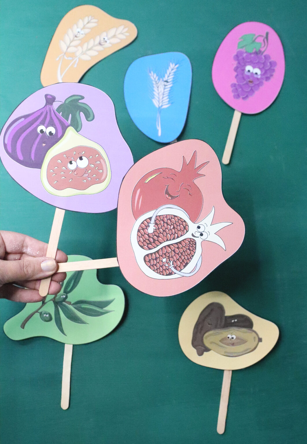 Shivat Haminim Puppets Craft (Perfect for Tu B'Shvat) - Jewish Moms ...