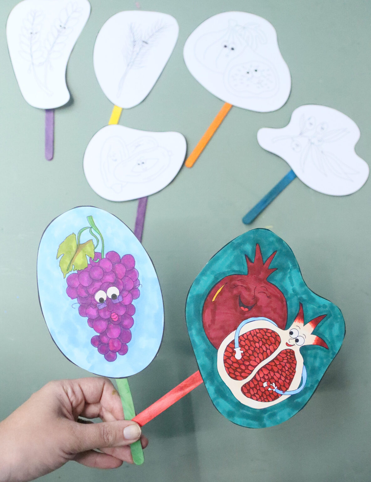 Shivat Haminim Puppets Craft (Perfect for Tu B'Shvat) - Jewish Moms ...